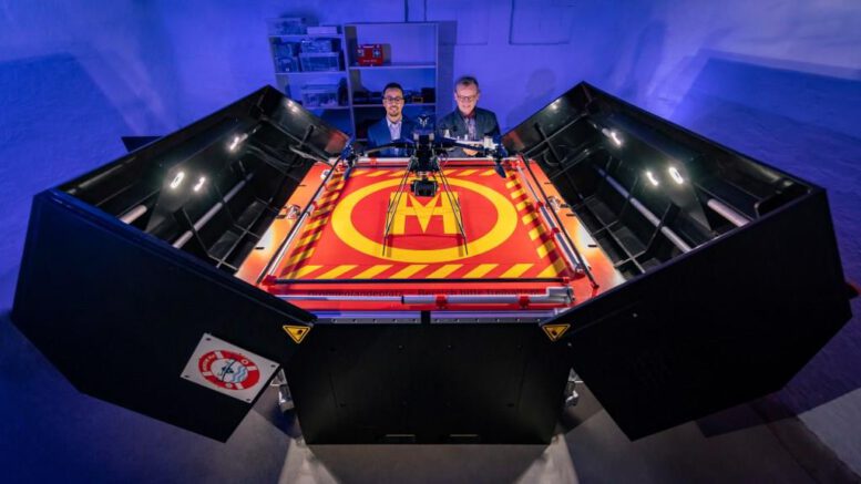 TU Chemnitz entwickelte intelligenten Drohnenhangar als Weltneuheit ...